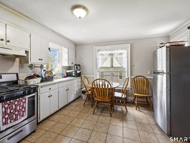 house with 5 bedroom, Hartford CT ES105192145