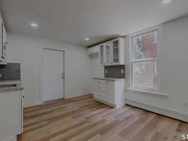 house with 5 bedroom, Hartford CT ES105208048