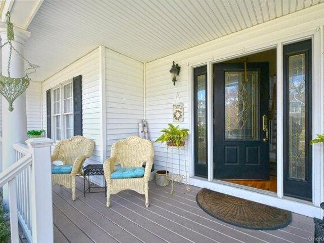 house with 5 bedroom, Hauppauge NY ES104906472