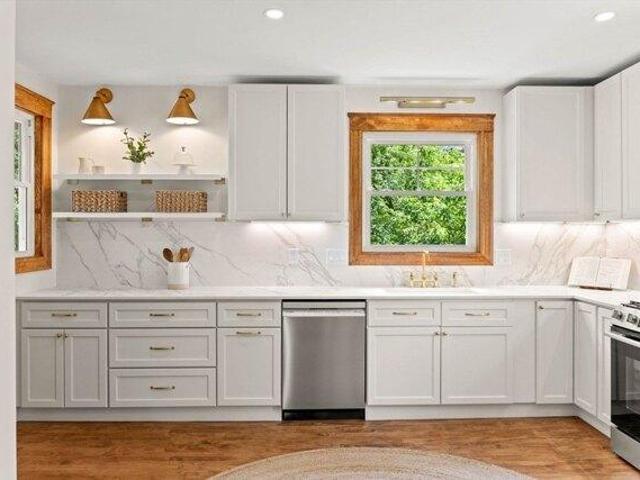 house with 5 bedroom, Haverhill MA ES104849162