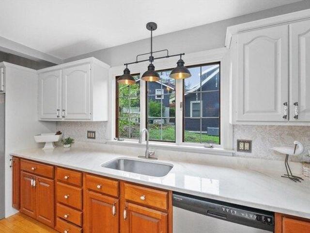 house with 5 bedroom, Haverhill MA ES105096340