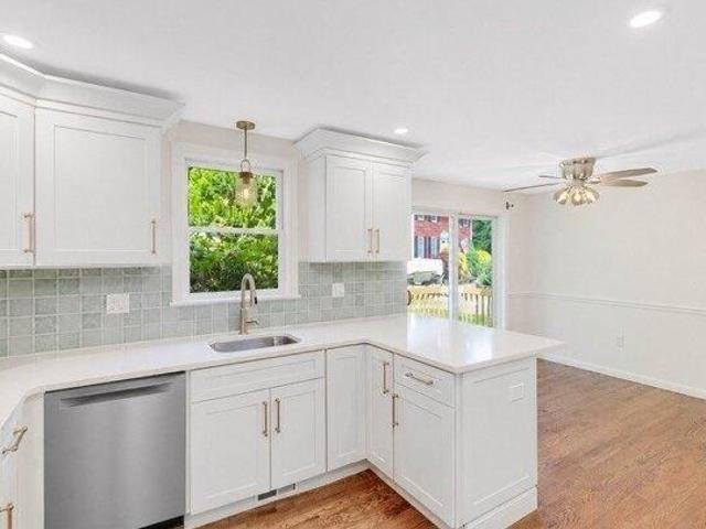 house with 5 bedroom, Haverhill MA ES105174174