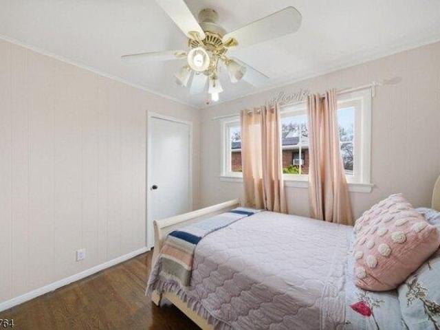 house with 5 bedroom, Hawthorne NJ ES105192221