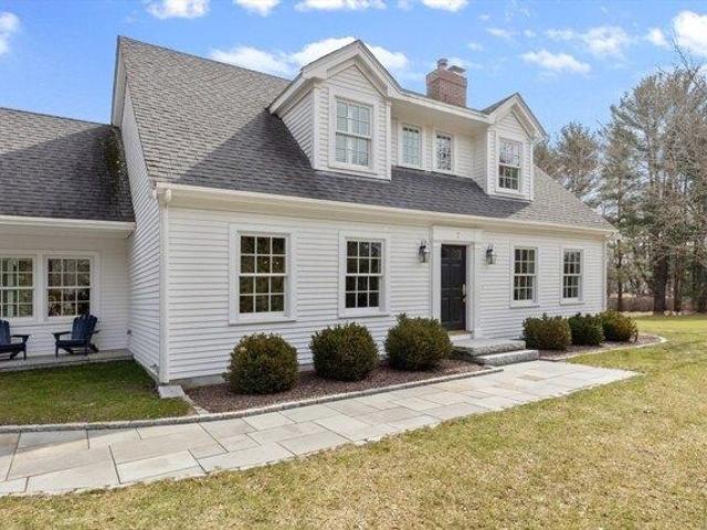 house with 5 bedroom, Hingham MA DS102828838