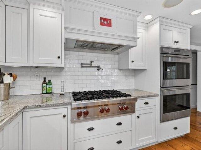 house with 5 bedroom, Hingham MA ES104074944