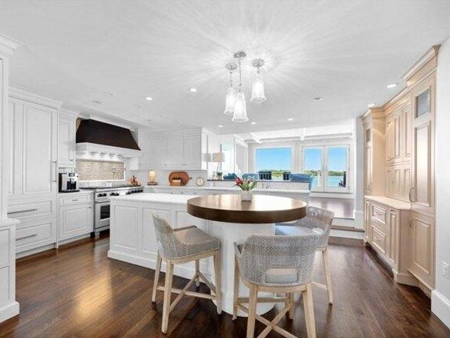 house with 5 bedroom, Hingham MA ES104904758