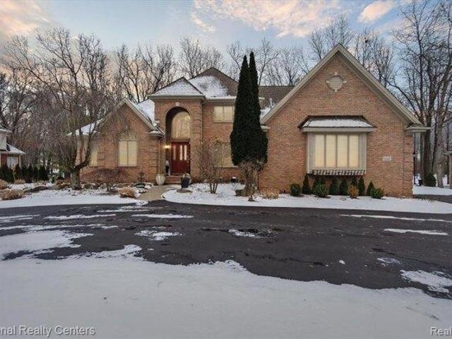 house with 5 bedroom, Highland MI DS88104003