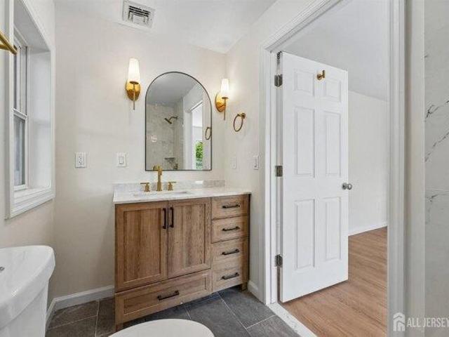 house with 5 bedroom, Highland Park NJ DS102283158