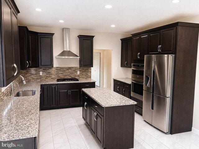 house with 5 bedroom, Hightstown NJ ES105205807