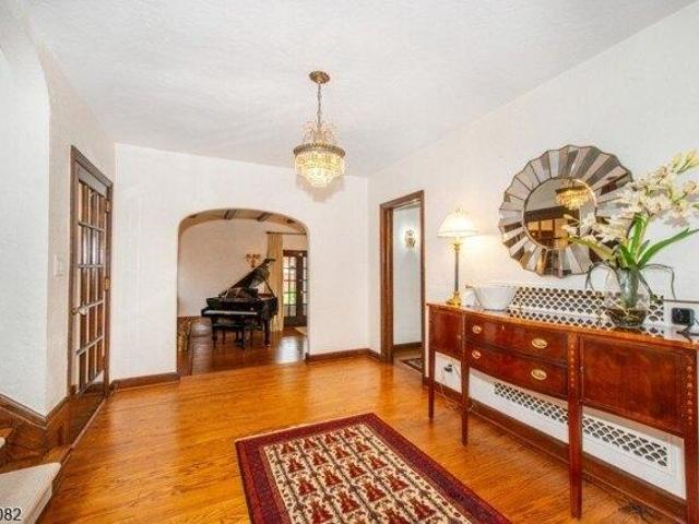 house with 5 bedroom, Hillside NJ ES104442572