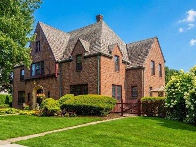 house with 5 bedroom, Holyoke MA ES103072207