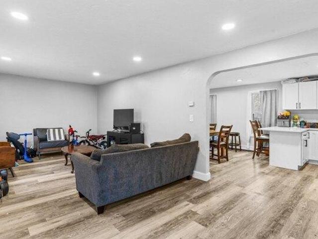 house with 5 bedroom, Holbrook MA DS101999267