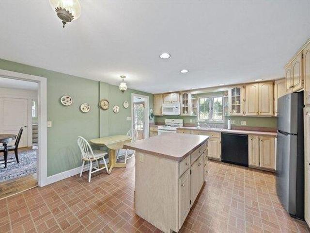 house with 5 bedroom, Holbrook MA ES103019929