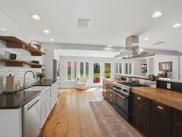 house with 5 bedroom, Holliston MA ES102860152