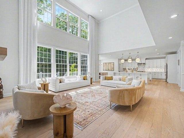 house with 5 bedroom, Hopkinton MA ES104812182