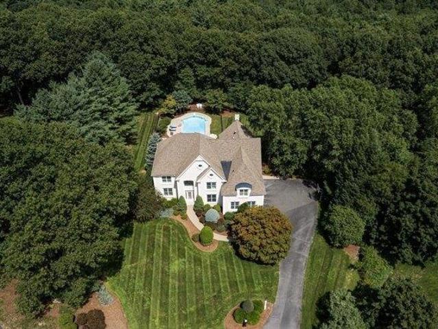 house with 5 bedroom, Hopkinton MA ES105127203