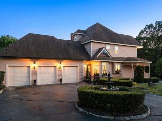 house with 5 bedroom, Hopkinton MA ES105191668