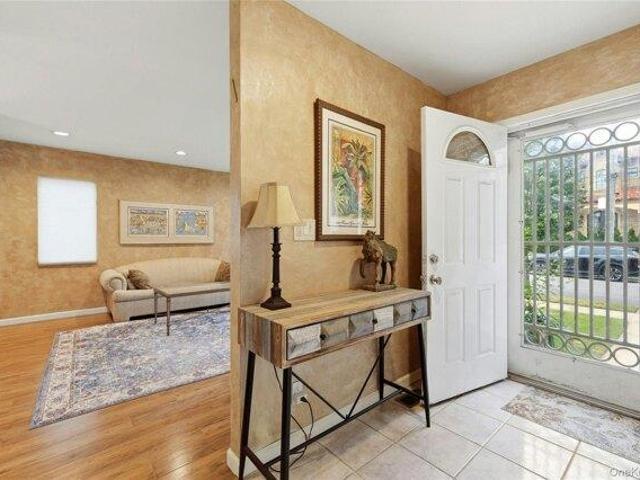house with 5 bedroom, Howard Beach NY ES103627847