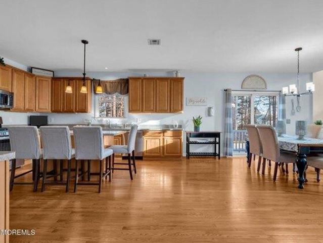 house with 5 bedroom, Howell NJ DLS102314122