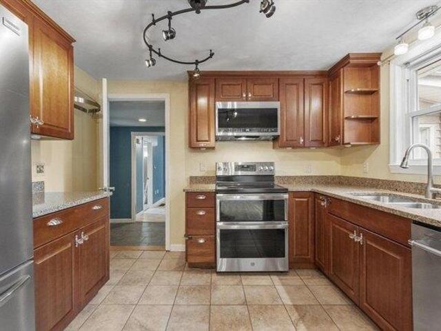 house with 5 bedroom, Hudson MA ES105082945