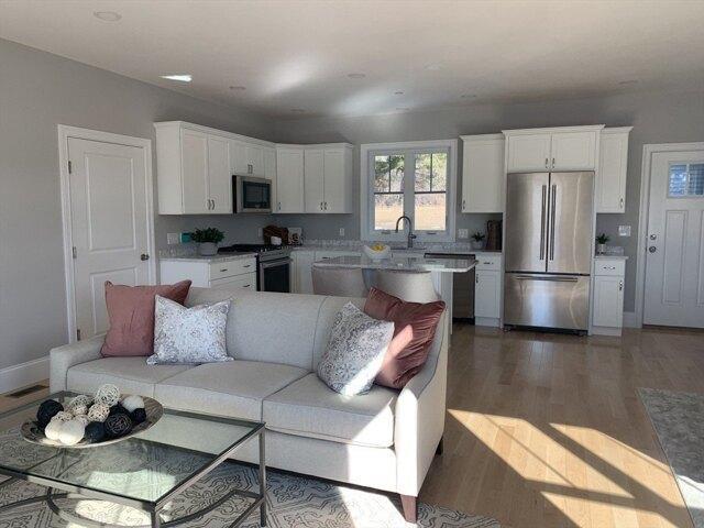 house with 5 bedroom, Hudson NH ES103221905