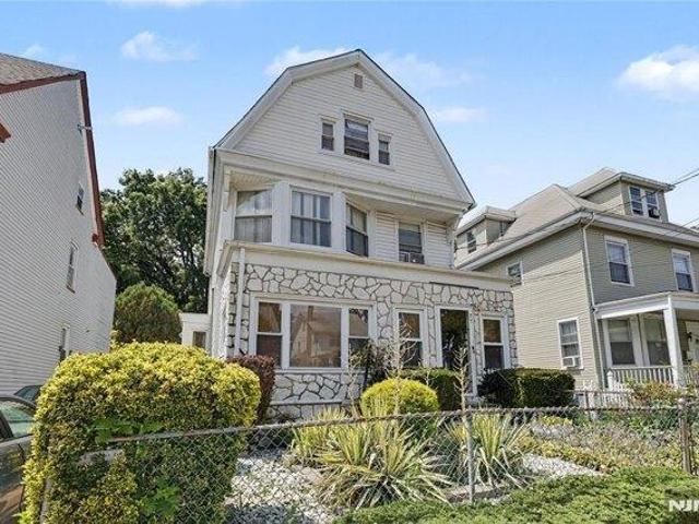 house with 5 bedroom, Irvington NJ ES104442458