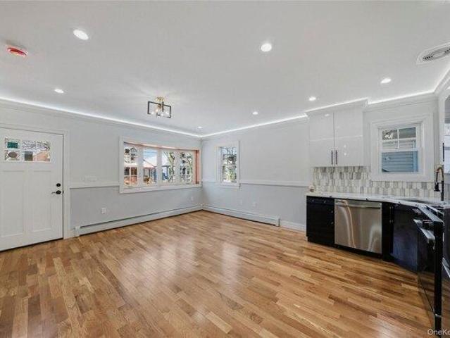 house with 5 bedroom, Jamaica NY ES104921811