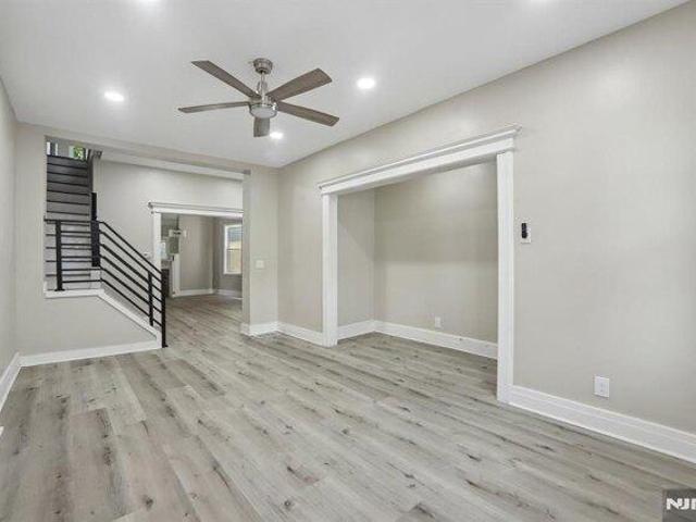 house with 5 bedroom, Jersey City NJ ES104190430
