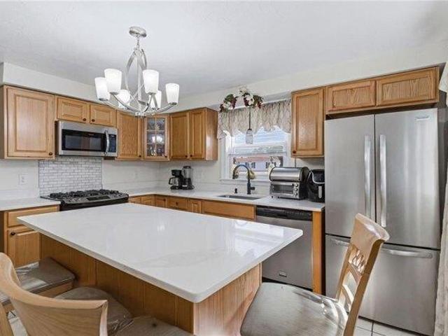 house with 5 bedroom, Johnston RI ES105117206
