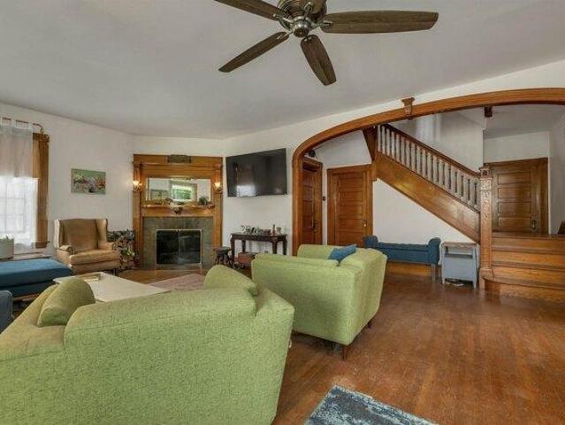 house with 5 bedroom, Laconia NH ES104510785