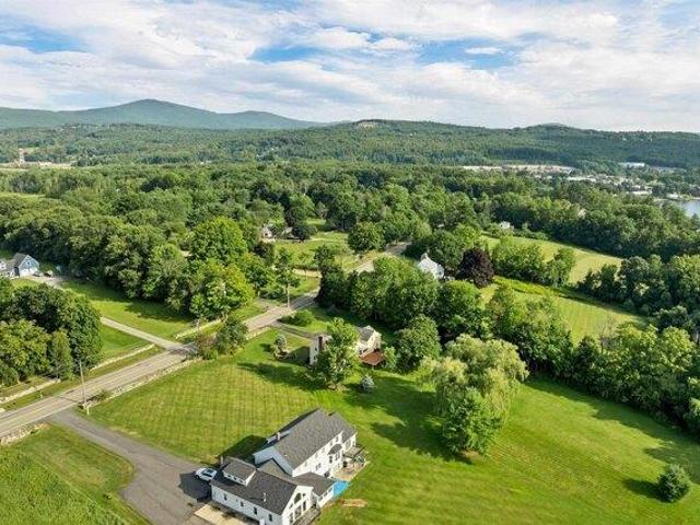 house with 5 bedroom, Laconia NH ES105191732