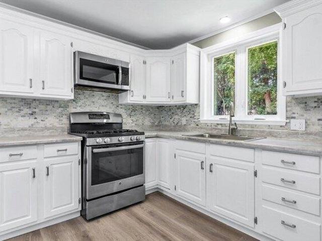 house with 5 bedroom, Lawrence MA ES105193546