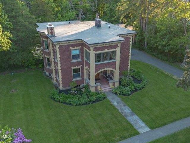 house with 5 bedroom, Lenox MA ES104921332
