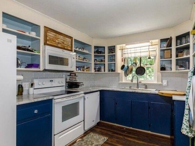 house with 5 bedroom, Leominster MA ES104994875