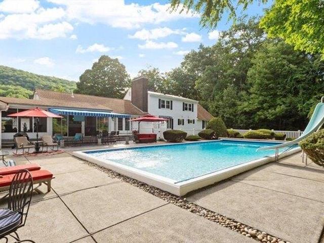 house with 5 bedroom, Leominster MA ES105157348