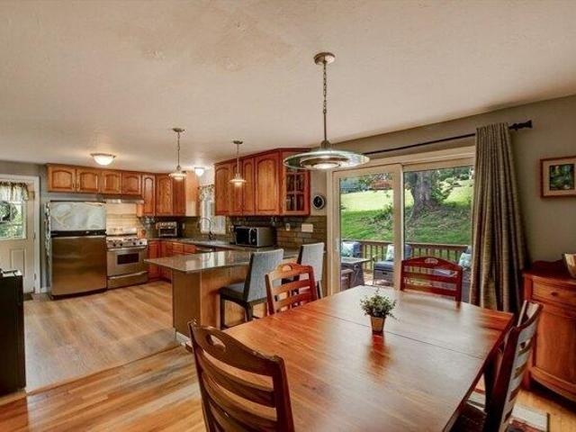 house with 5 bedroom, Leominster MA ES105193263