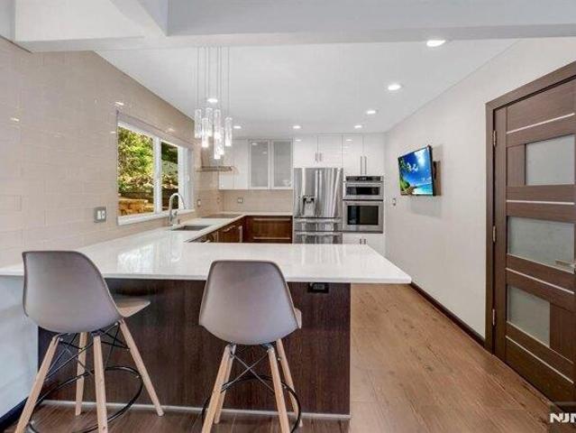 house with 5 bedroom, Leonia NJ ES104408859