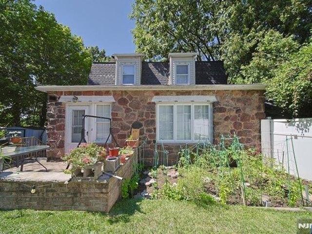 house with 5 bedroom, Leonia NJ ES104851170