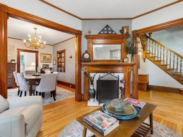 house with 5 bedroom, Lebanon NH ES105095325