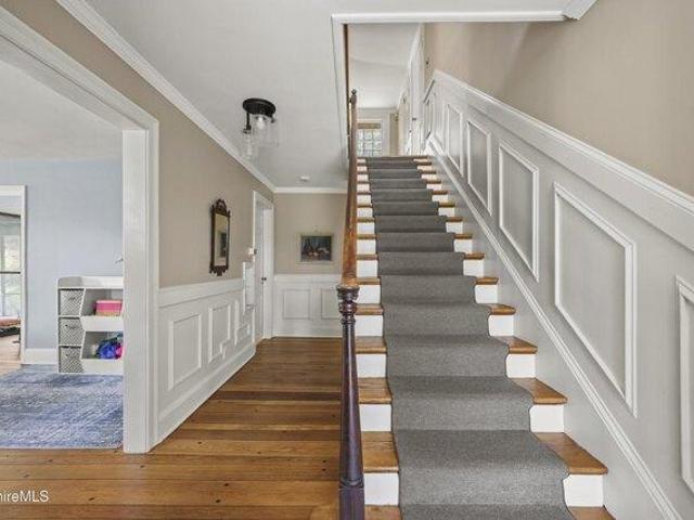 house with 5 bedroom, Lee MA ES103250068