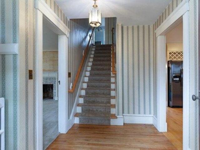 house with 5 bedroom, Leicester MA DLS102823824