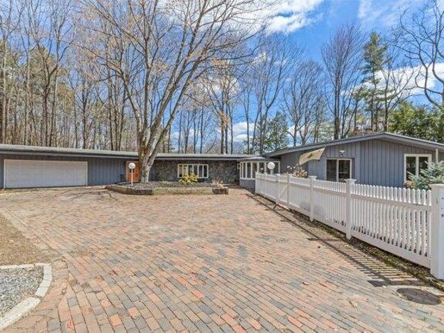 house with 5 bedroom, Lewiston ME DLS102212189