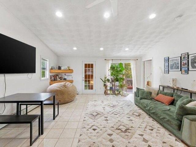 house with 5 bedroom, Lincoln RI ES103020335