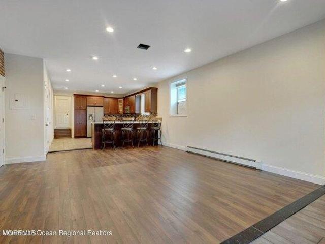 house with 5 bedroom, Linden NJ ES105126210