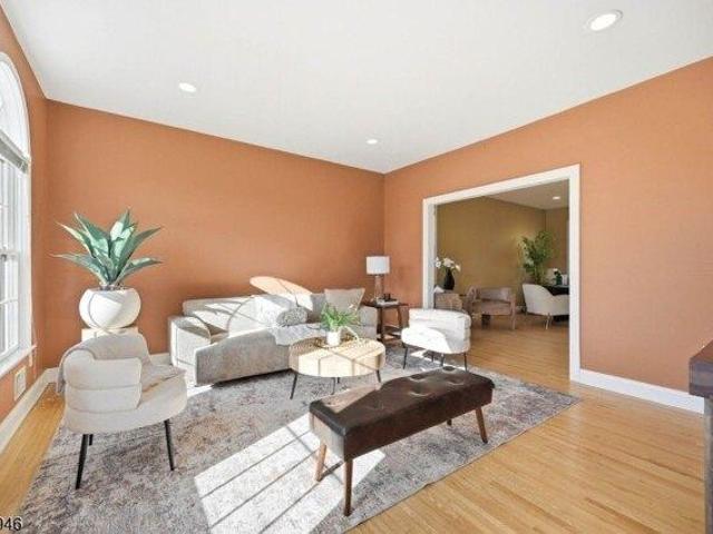 house with 5 bedroom, Livingston NJ ES104191744