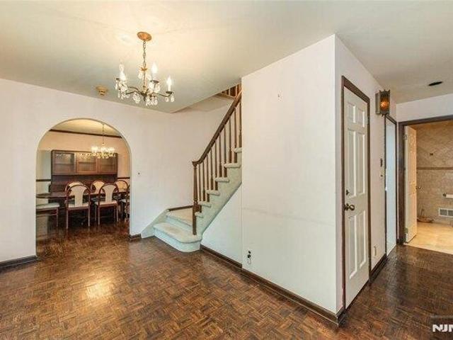 house with 5 bedroom, Livingston NJ ES104445629
