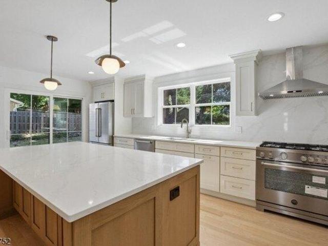 house with 5 bedroom, Livingston NJ ES104541211