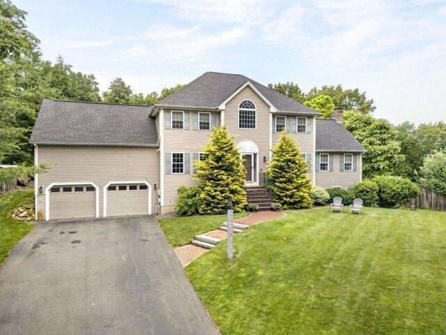 house with 5 bedroom, Londonderry NH DS104329720
