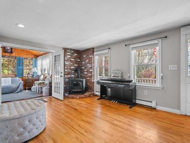 house with 5 bedroom, Londonderry NH ES103496527