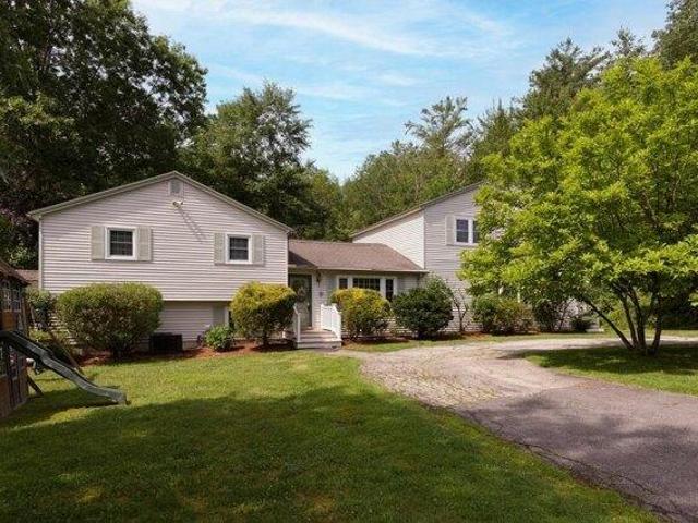 house with 5 bedroom, Londonderry NH ES104901946